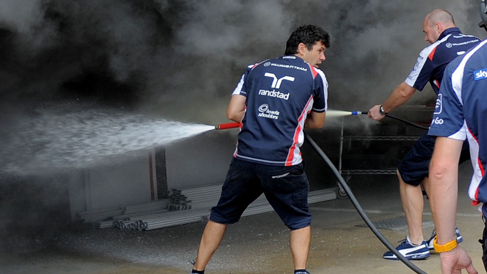 Williams fire victim returns to England | F1 News