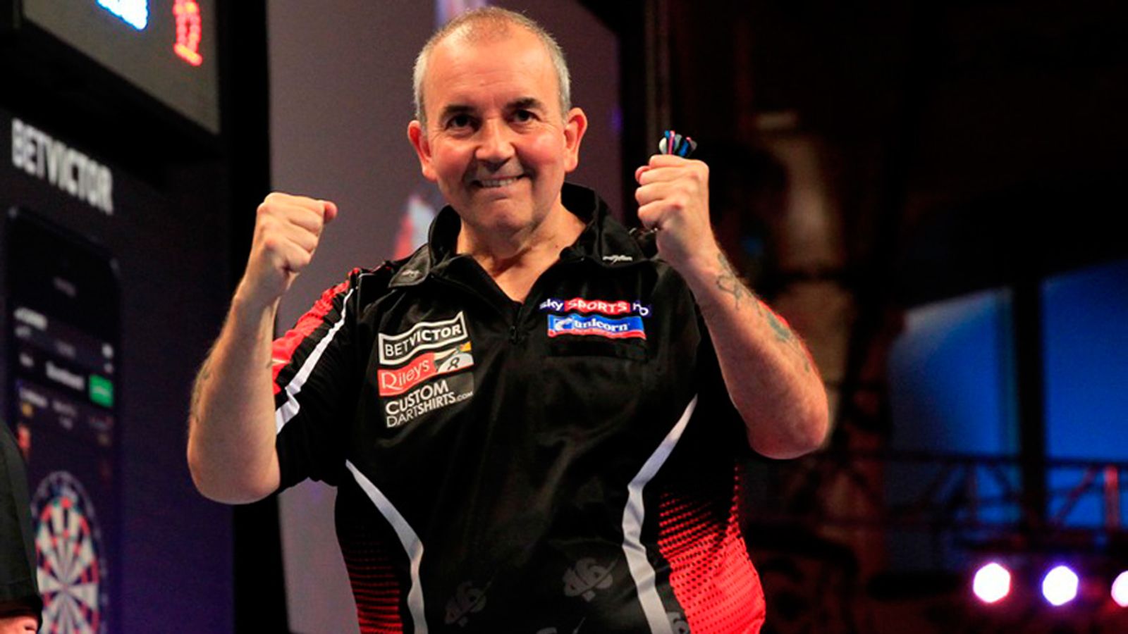 World Matchplay darts: Phil Taylor beats Justin Pipe to reach semi ...