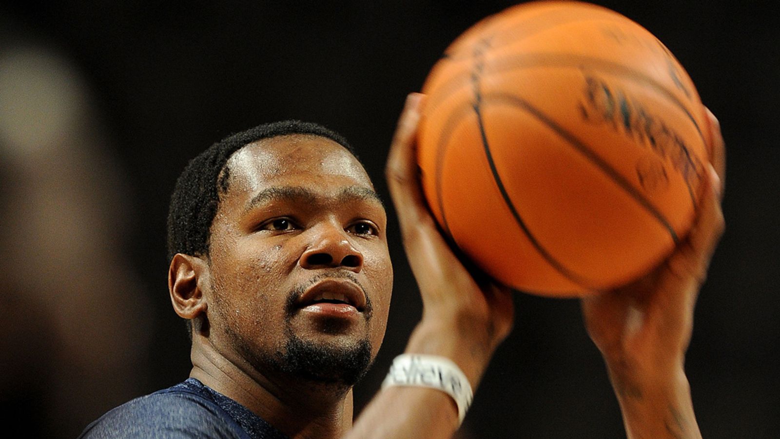 NBA: Kevin Durant scores over 25 points for the 33rd successive game ...