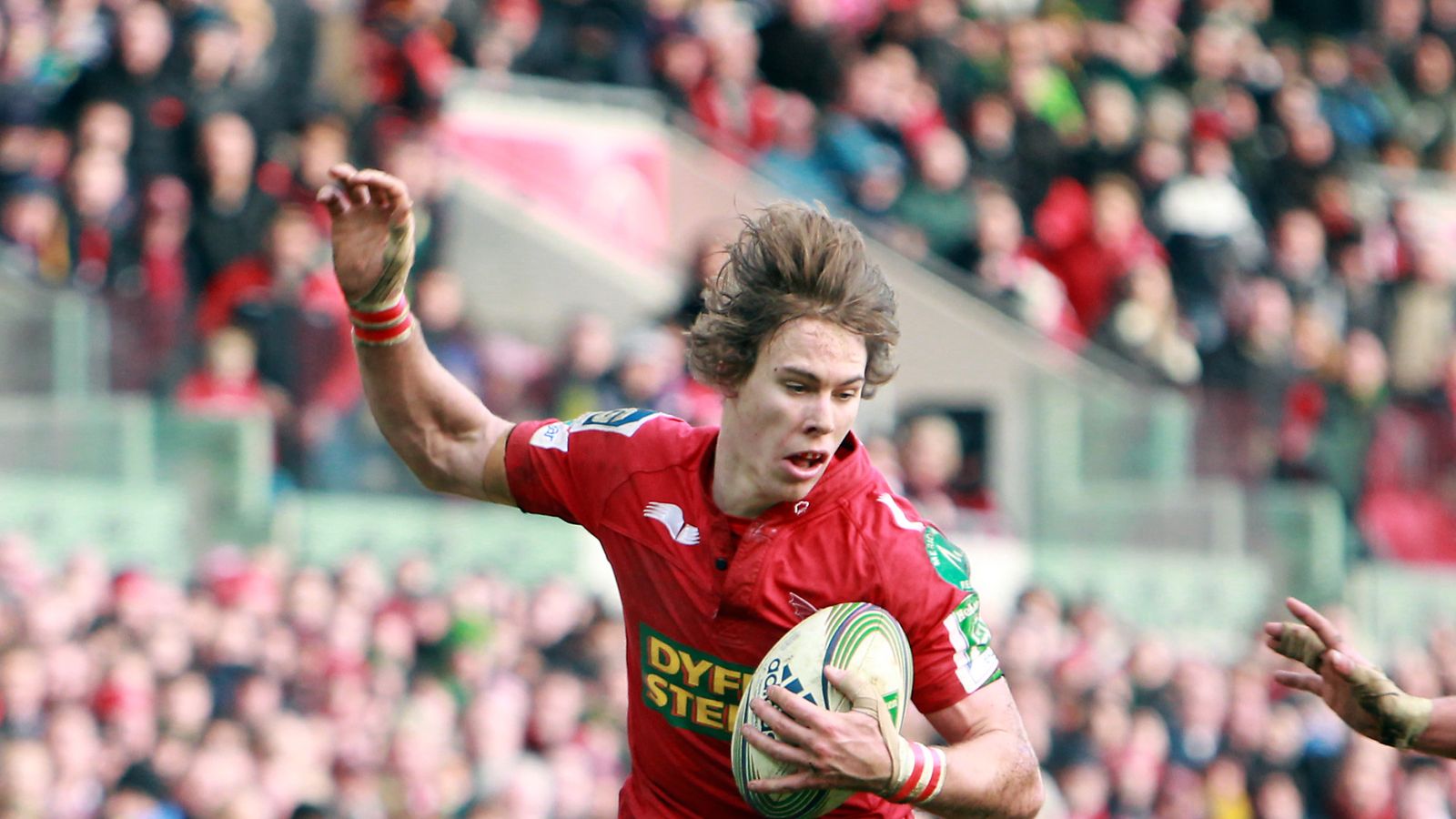 Guinness PRO12: Scarlets back Liam Williams avoids suspension after red ...