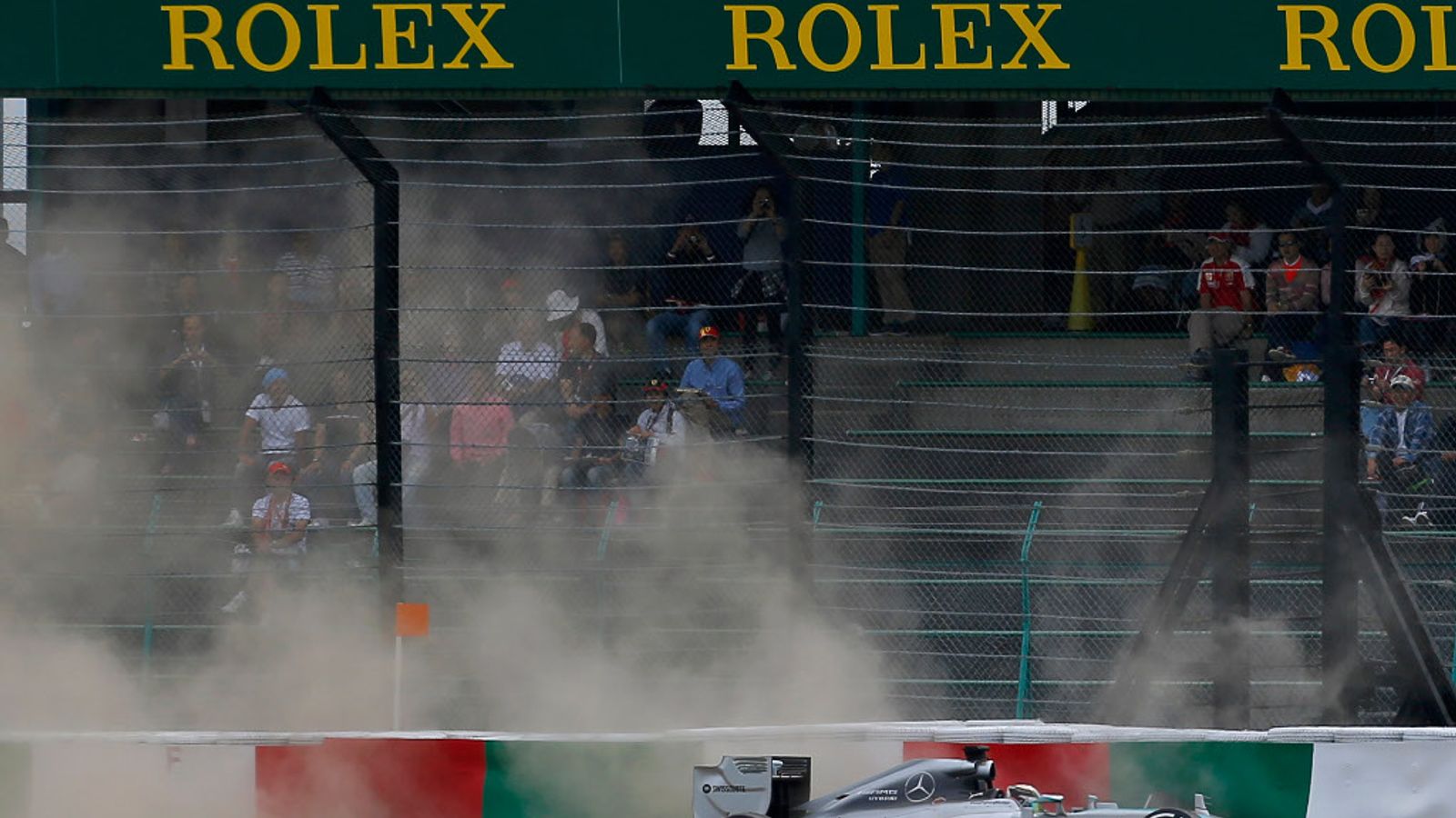 Japanese GP Practice 3: Nico Rosberg top as Lewis Hamilton crashes | F1 ...