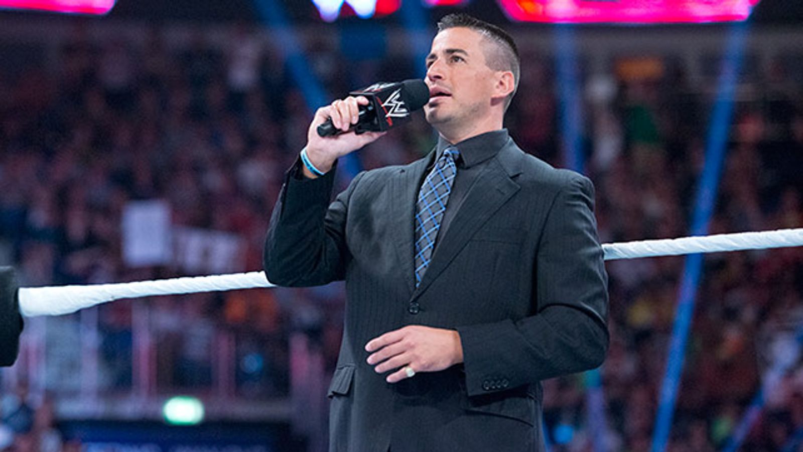WWE: Raw ring announcer Justin Roberts leaves company after contract ...