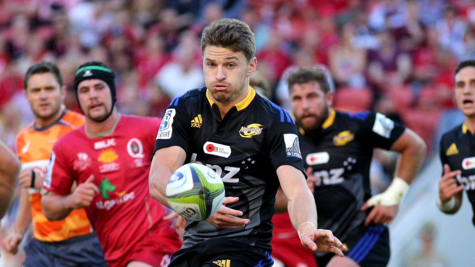 Reds 19 - 35 Hurricanes - Match Report & Highlights