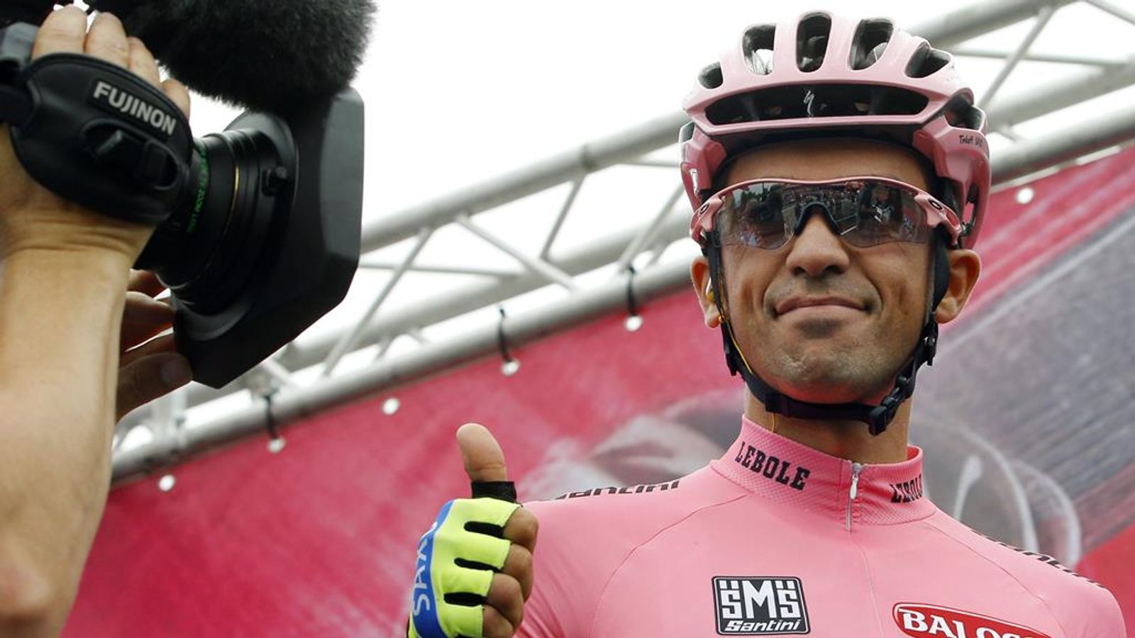 Alberto Contador starts Giro d'Italia stage seven despite dislocating ...