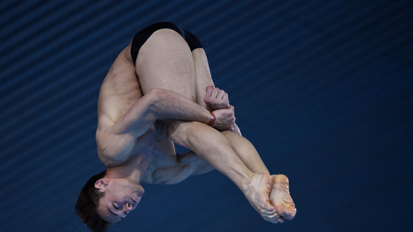 Tom Daley wins the men's 10m platform at the FINA Diving World Series ...