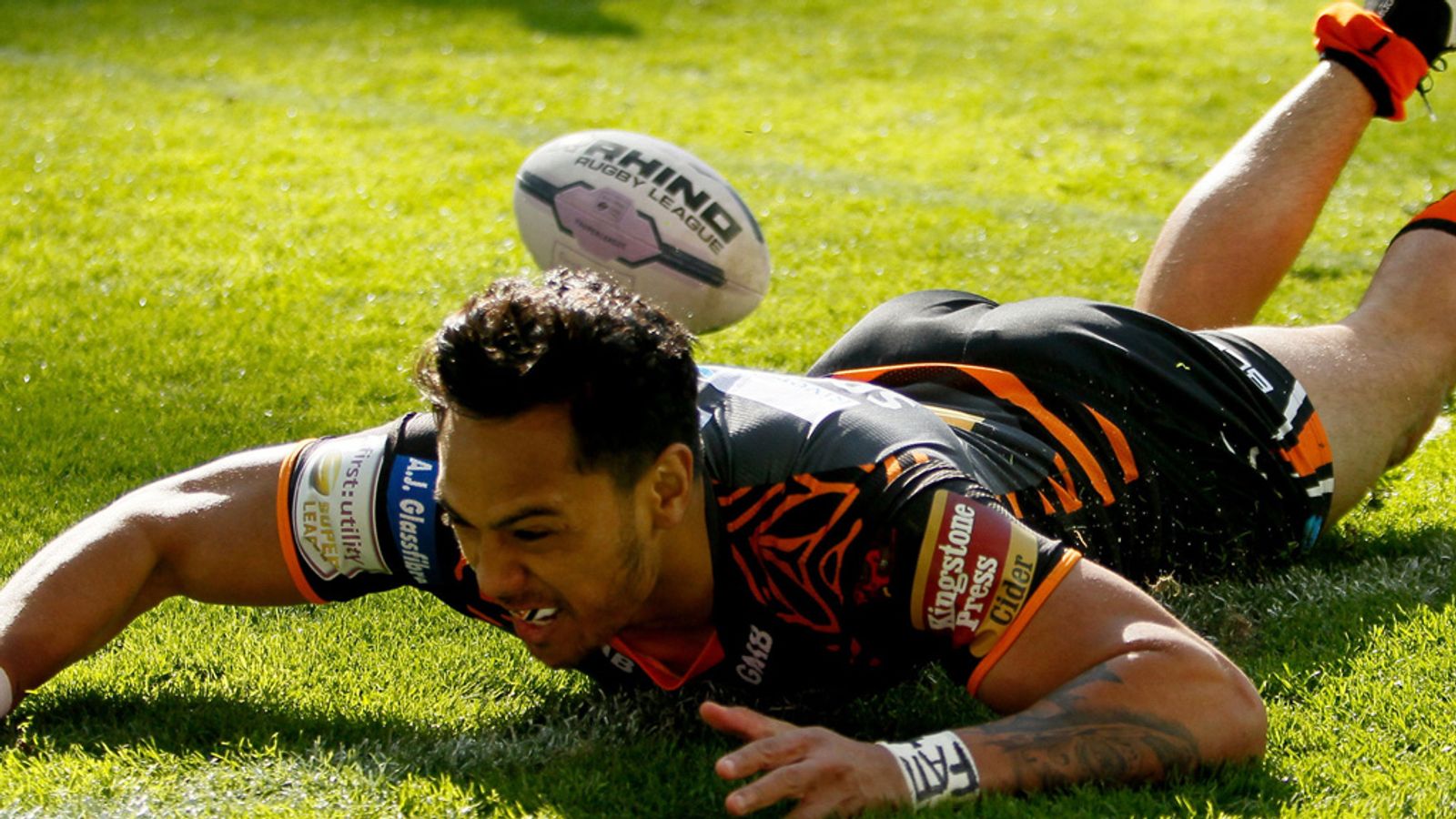 Denny Solomona signs three-year Castleford contract | Rugby League News ...