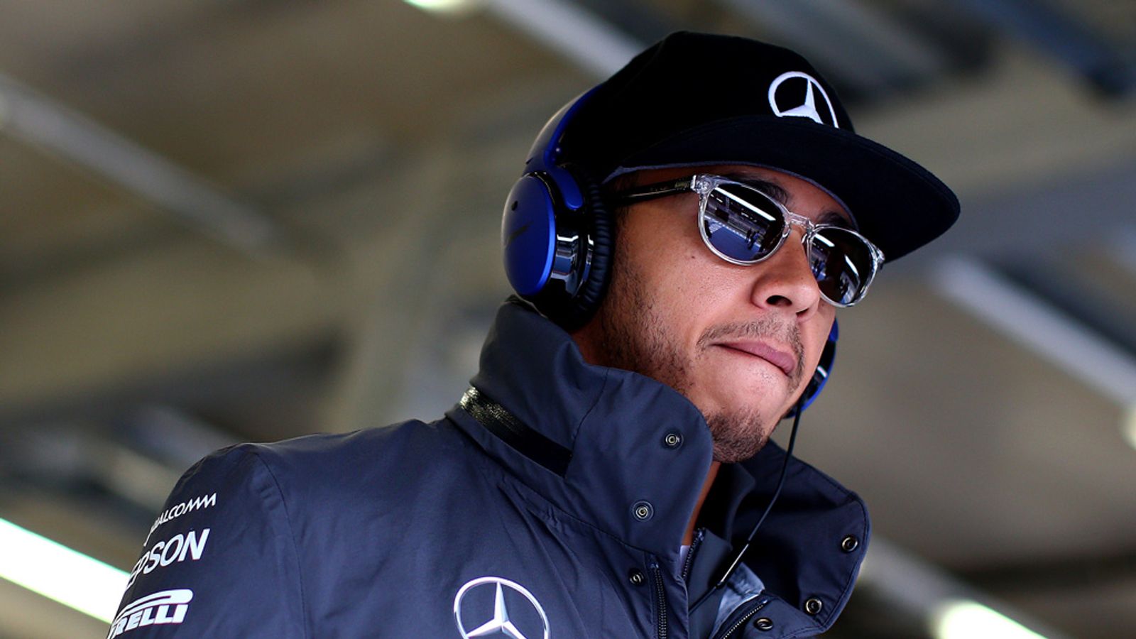 The Queen teaches Lewis Hamilton table manners! | F1 News