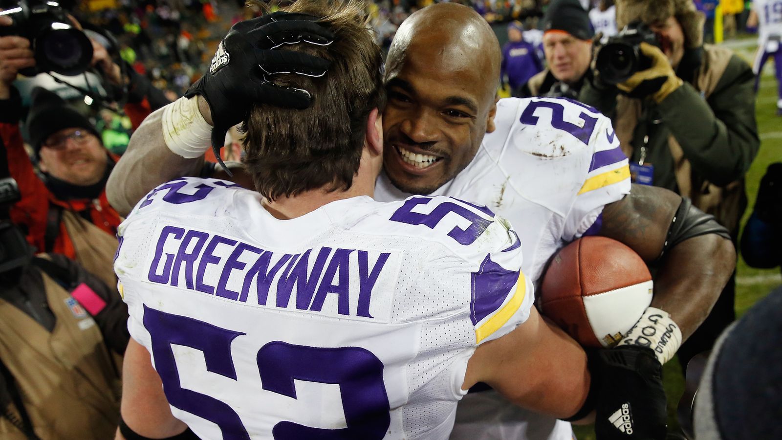 Minnesota Vikings take NFC North title after Green Bay victory in final game | NFL News | Sky Sports