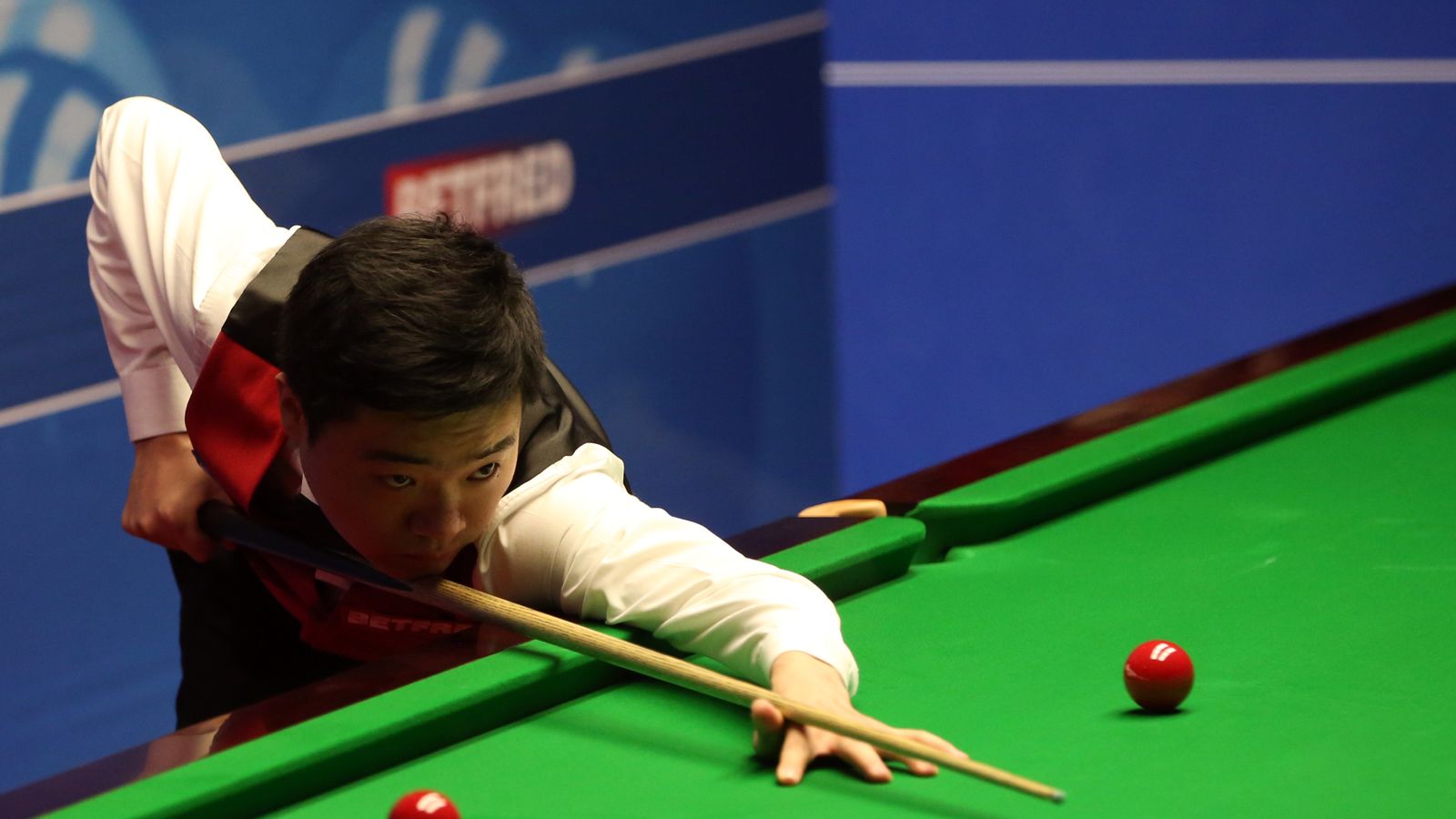 Mark Williams loses to Ding Junhui in World Championship as Marco Fu ...