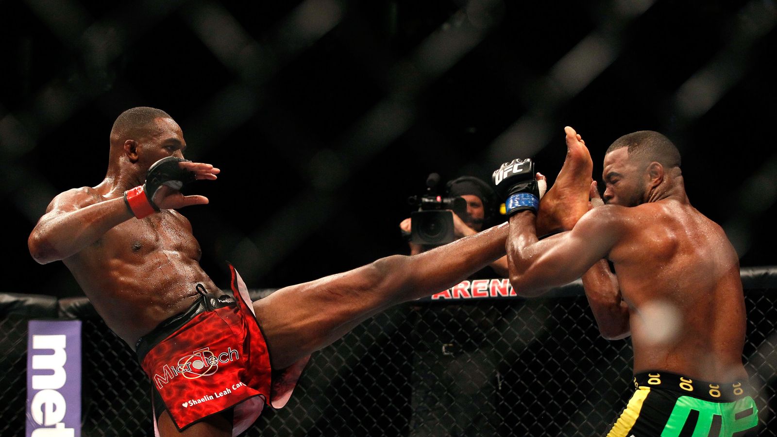 UFC greats Jon 'Bones' Jones & Demetrious 'Mighty Mouse' Johnson tussle ...
