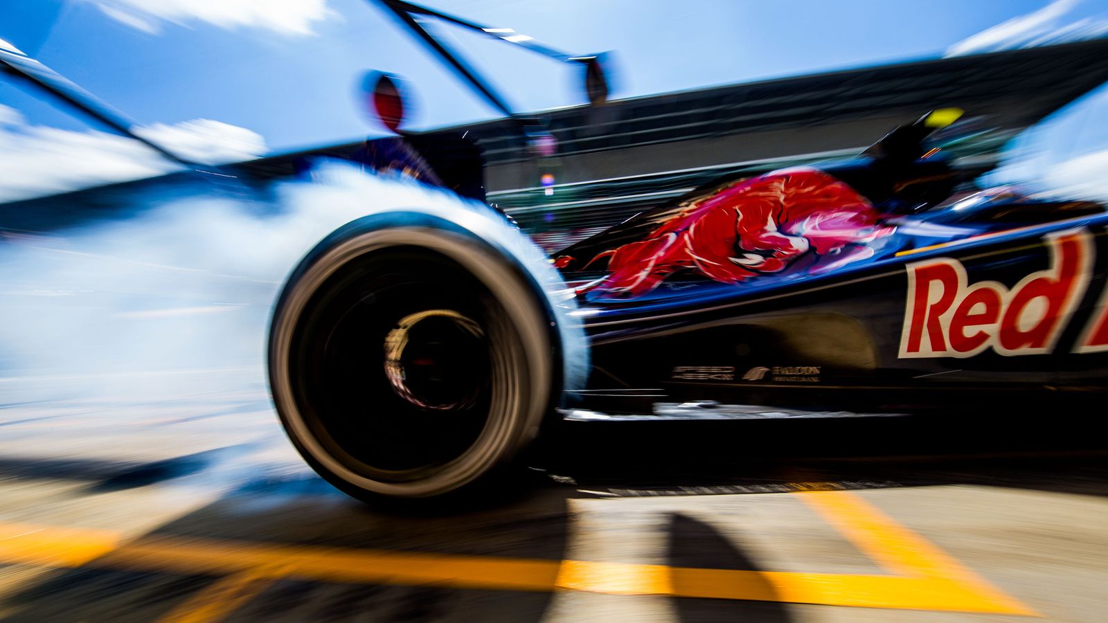 F1 plans 'sound generator' to increase noise of V6 engines | F1 News