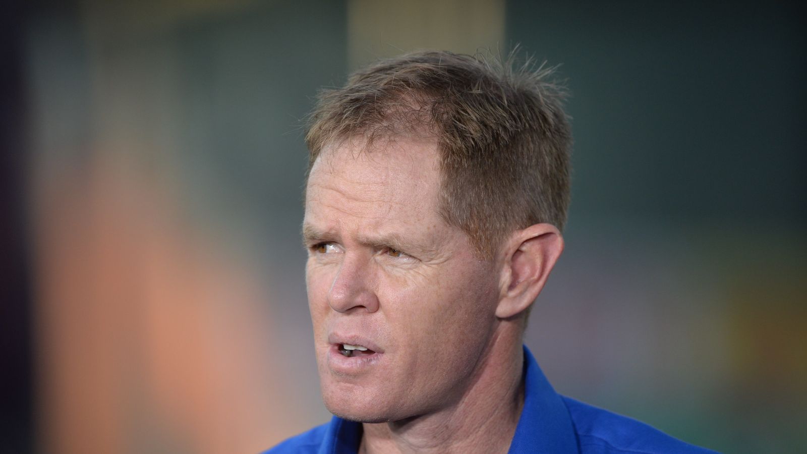 Shaun Pollock gets some tips from Rich Beem in the Shot Centre | Golf ...