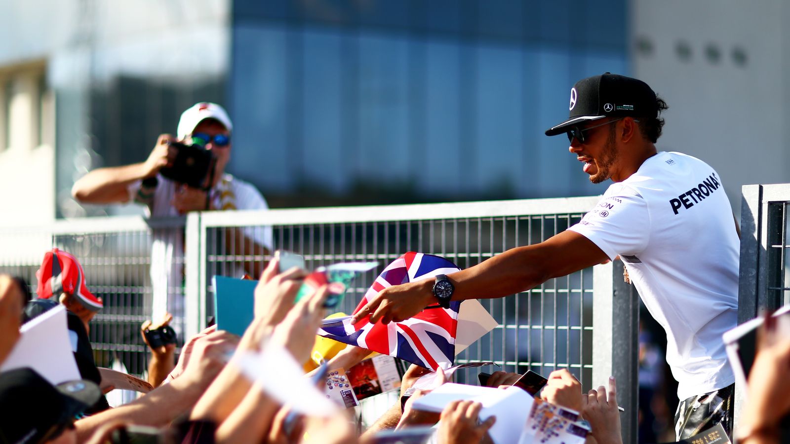 Lewis Hamilton 'riding the waves' as he homes in on 2016 title lead ...