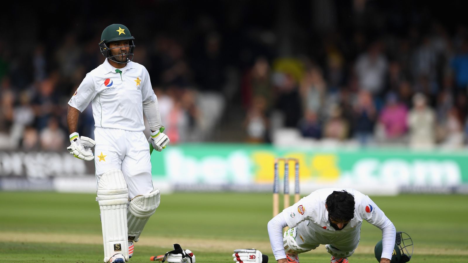 WATCH: Misbah-ul-Haq celebrates Pakistan ton with press-up routine ...