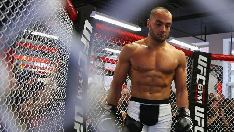 Conor McGregor to face lightweight champion Eddie Alvarez at UFC 205 ...
