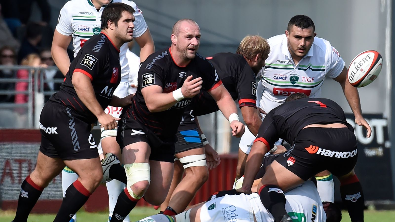 Gloucester strengthen for next season by signing Carl Fearns from Lyon ...