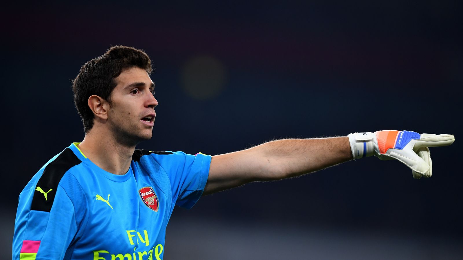Arsenal goalkeeper Emiliano Martinez signs new deal | Football News ...