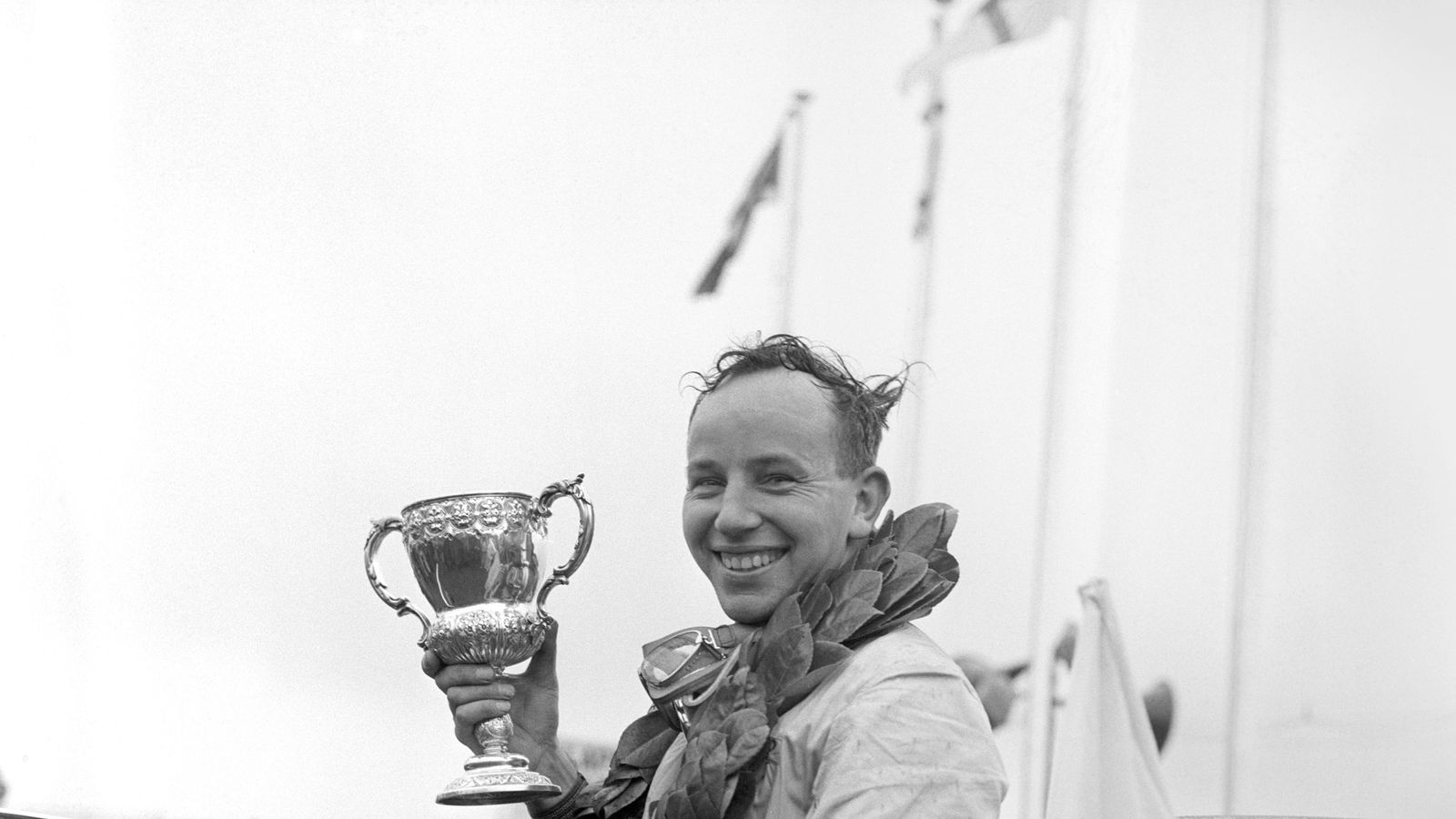 Former F1 and motorcycling world champion John Surtees dies aged 83 ...