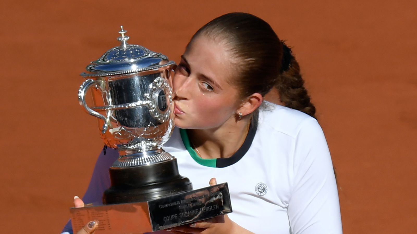 Jelena Ostapenko wins French Open final against Simona Halep | Tennis ...