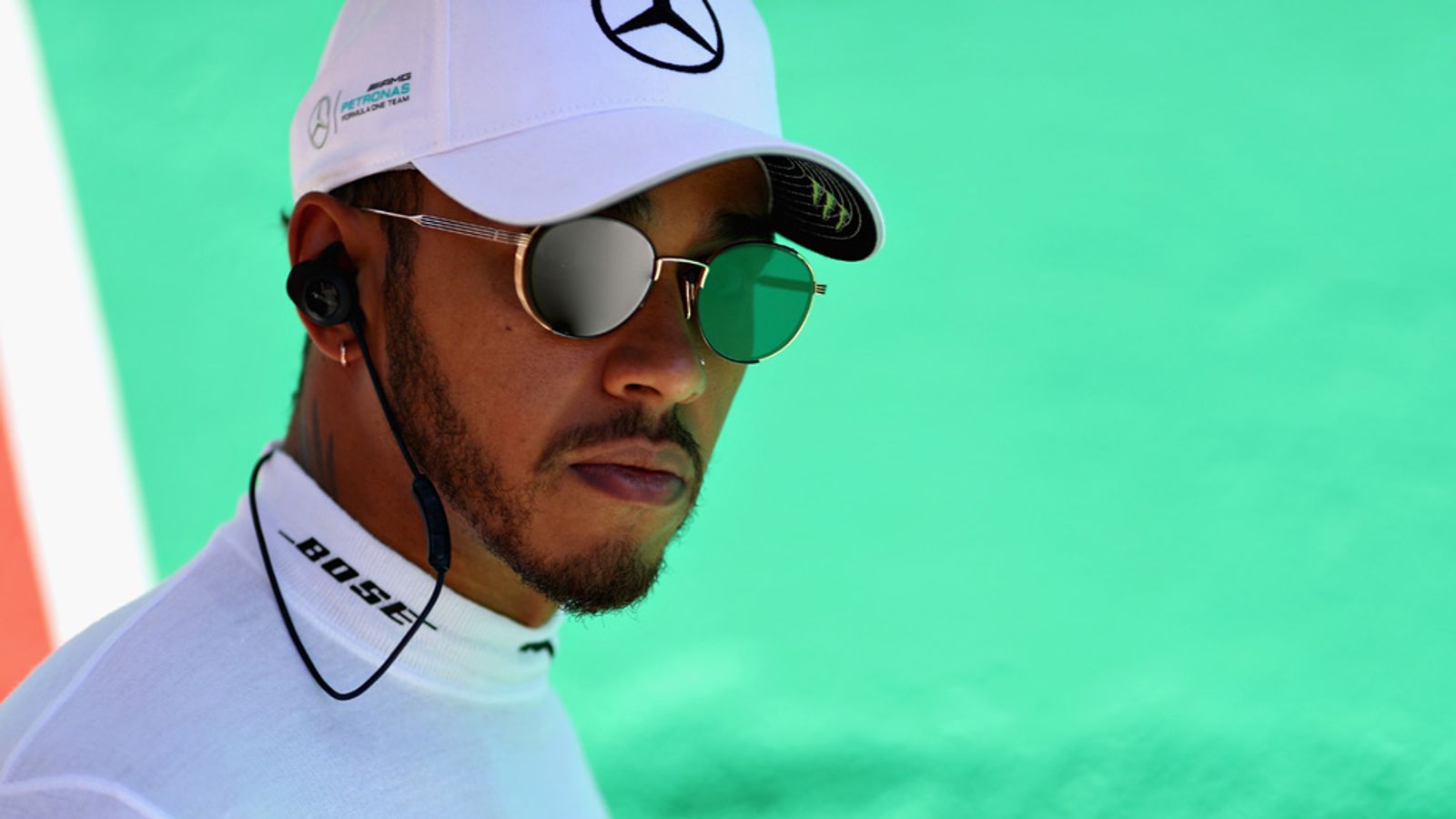 Lewis Hamilton deletes social media messages on Twitter and Instagram ...