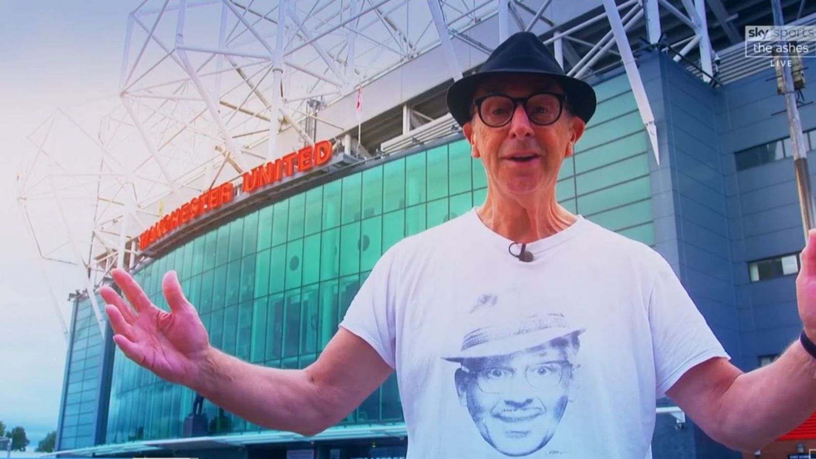 Bumble's Ashes tour of Manchester! Old Trafford and Etihad Stadium form ...