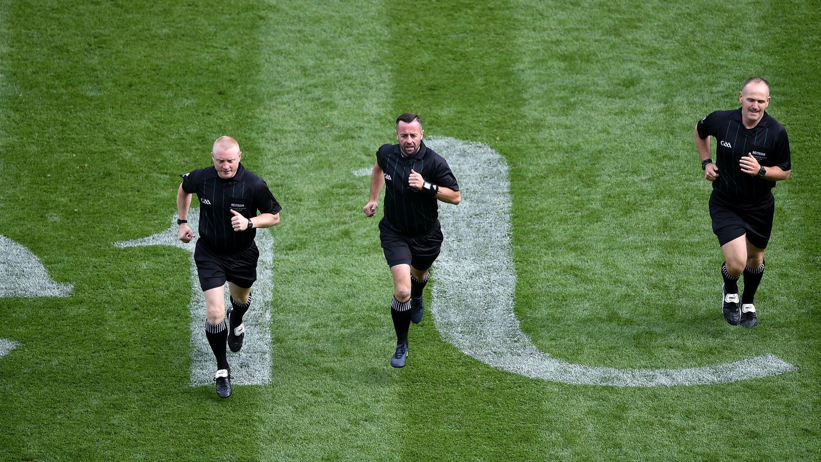 GAA referees running for Pieta House in Darkness into Light campaign ...